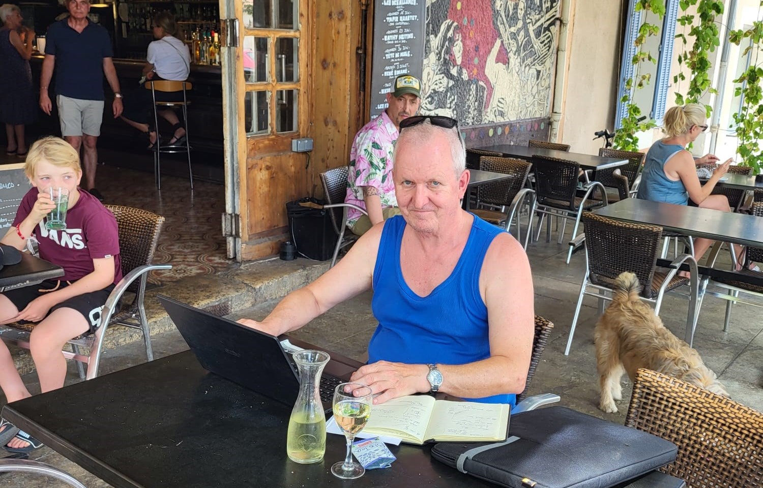 Hij komt er weer aan! - svARC