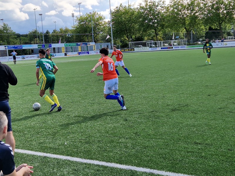 Alphia verliest geflatteerd bij Voorschoten'97 - v.v. Alphia