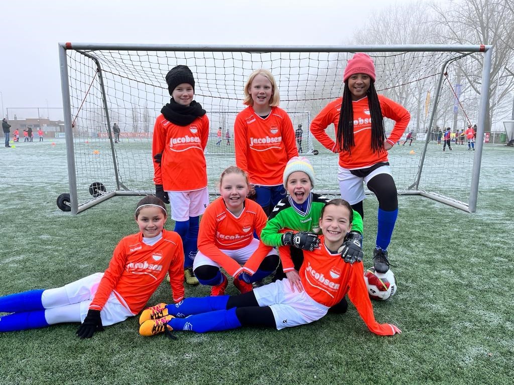 Alphia MO10-Meiden debuteren in de competitie - v.v. Alphia