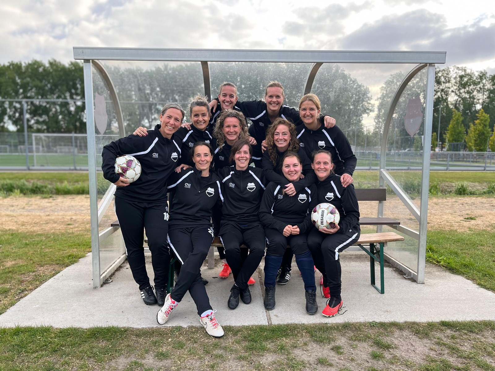 Wie heeft de ballen om ons volgend seizoen te trainen? - v.v. Alphia