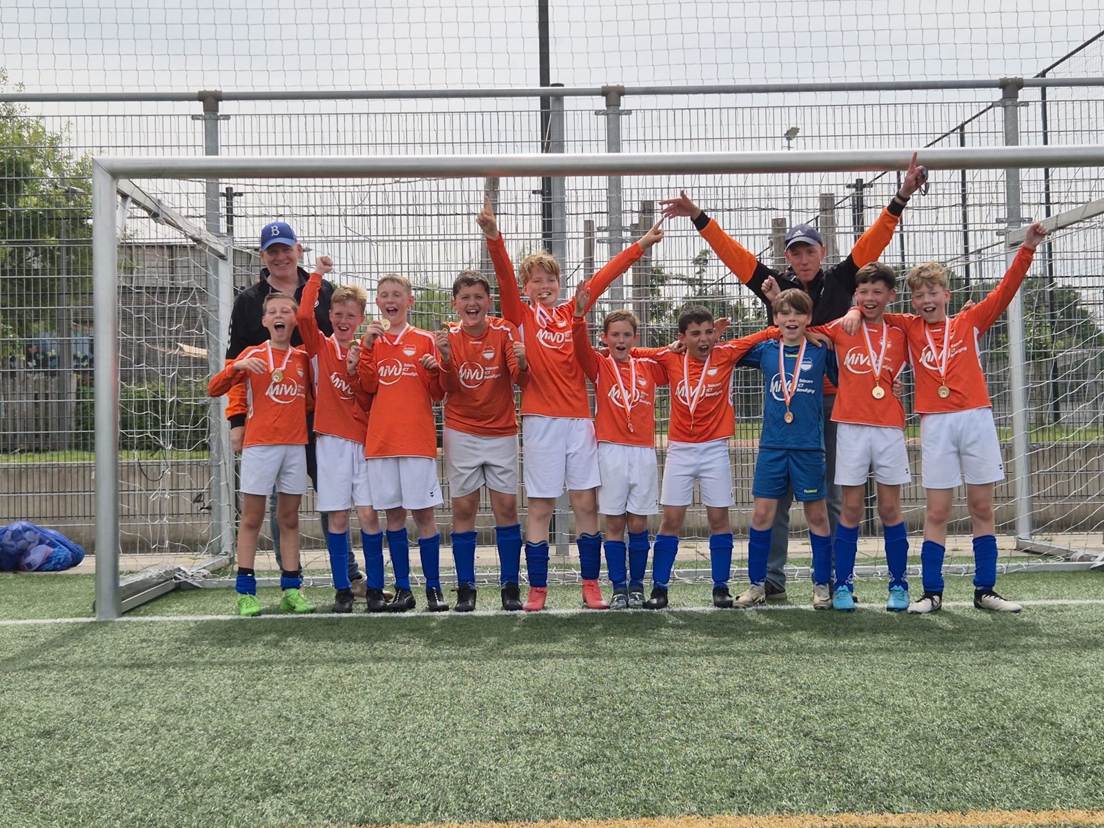 Alphia JO12-3 pakt overtuigend het kampioenschap - v.v. Alphia