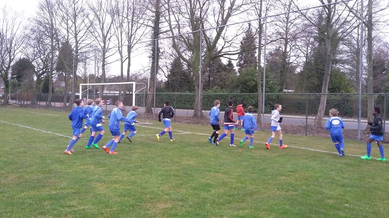 FC Axel D2 schiet uit zijn slof 0-12 - FC Axel