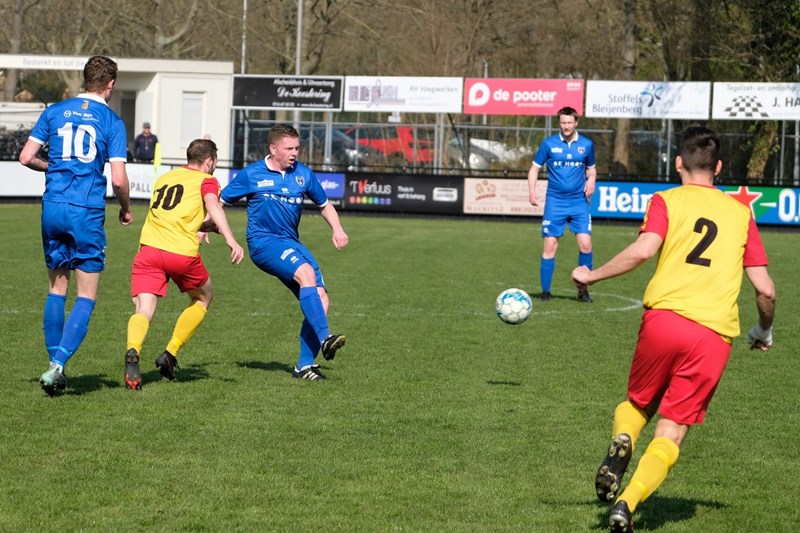 FC AXEL 1 LIJDT GEVOELIGE NEDERLAAG TEGEN ARNEMUIDEN - FC Axel