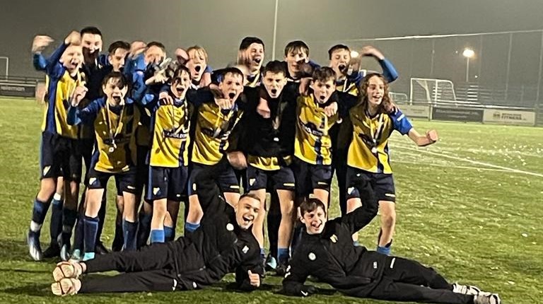 BZS JO15-1 kampioen en promoveert naar divisie niveau - vv BZS