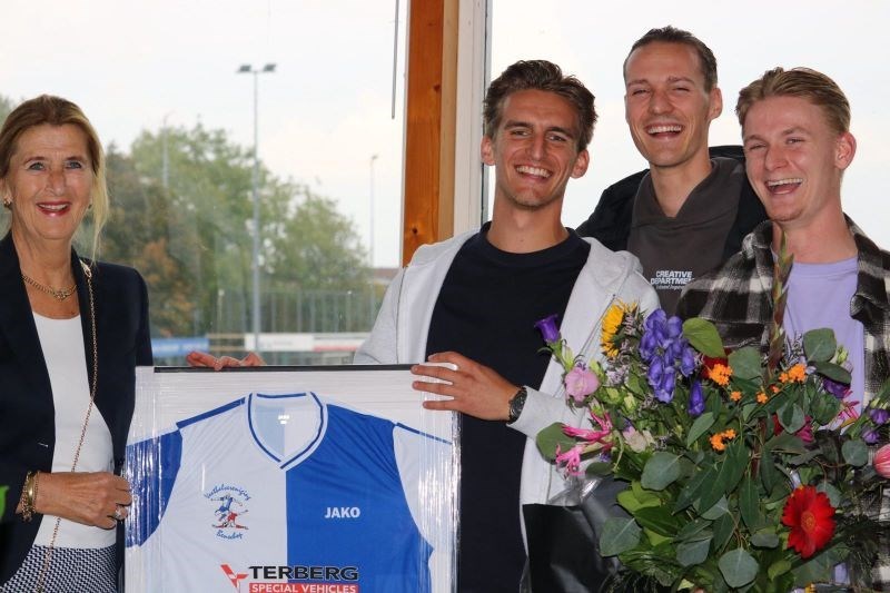 Benschop 1 in het nieuw gestoken. - VV Benschop