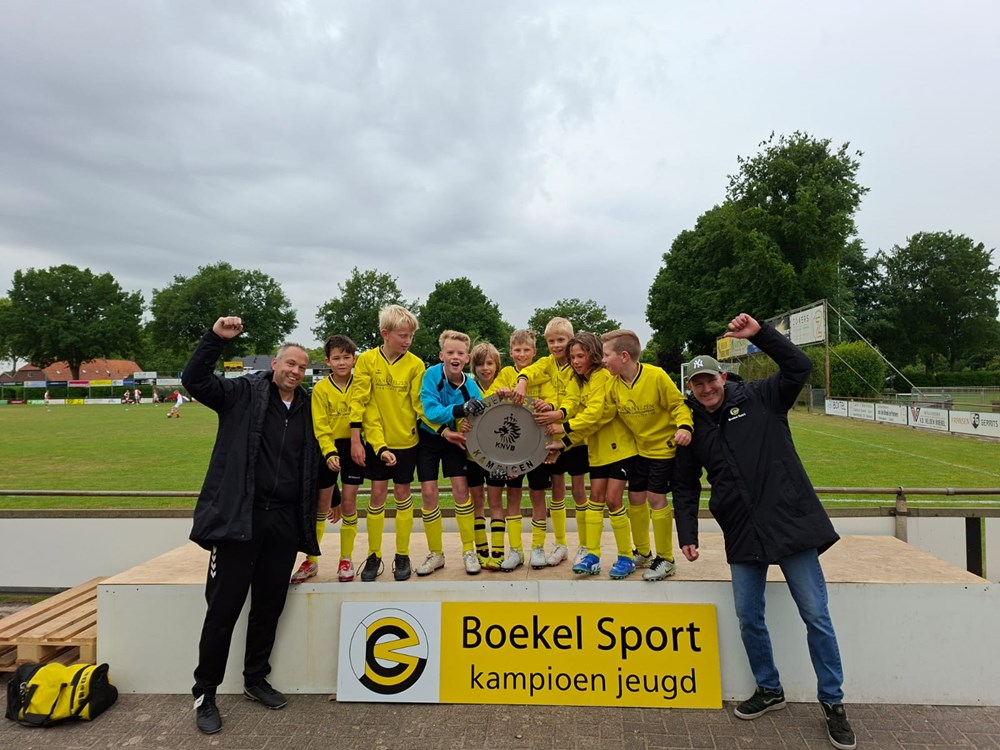 Boekel Sport JO12-2 kampioen 4e fase, JO10-3, JO10-2, JO9-3 en JO9-2 alles gewonnen! - v.v ...