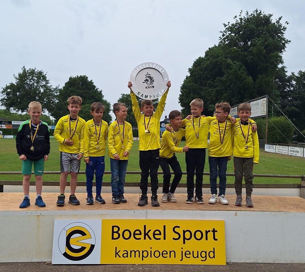 Boekel Sport JO12-2 kampioen 4e fase, JO10-3, JO10-2, JO9-3 en JO9-2 alles gewonnen! - v.v ...