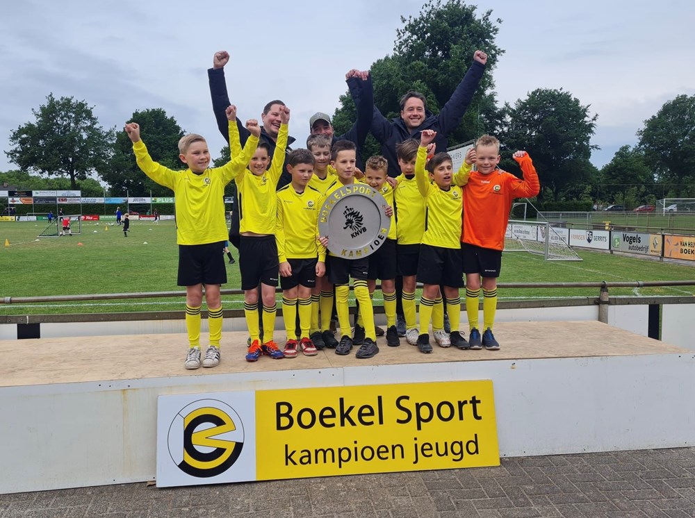 Boekel Sport JO12-2 kampioen 4e fase, JO10-3, JO10-2, JO9-3 en JO9-2 alles gewonnen! - v.v ...