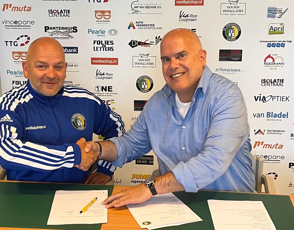 Éen nieuwe trainer (Zaterdag 2) en verlenging met vier trainers - v.v ...