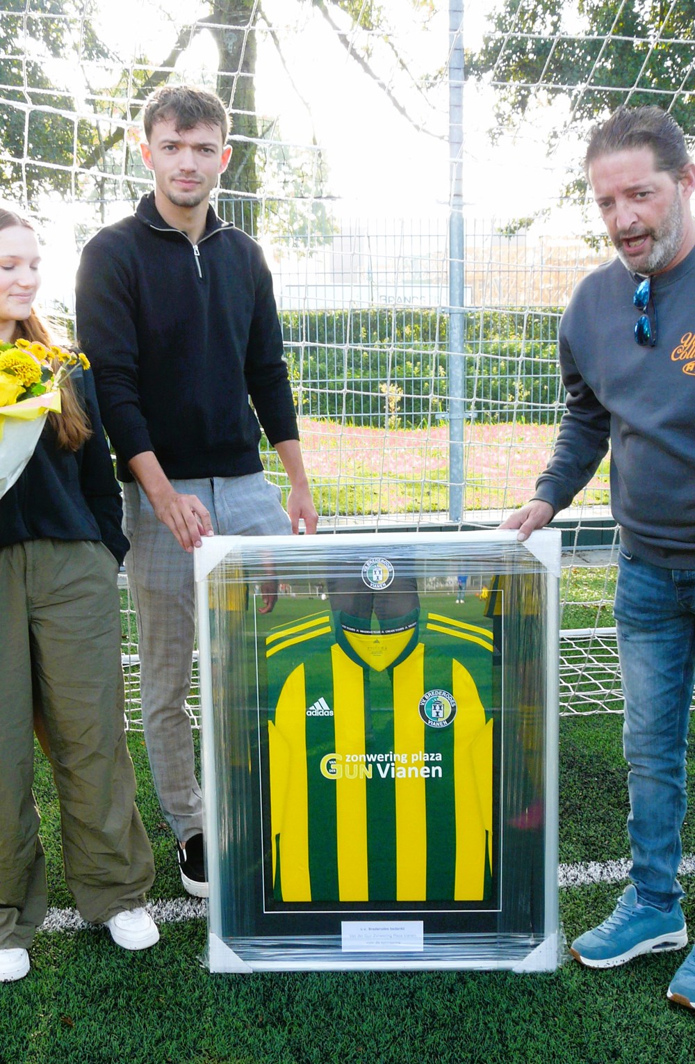 Brederodes bedankt “Van der Gun zonwering plaza Vianen” - v.v. Brederodes