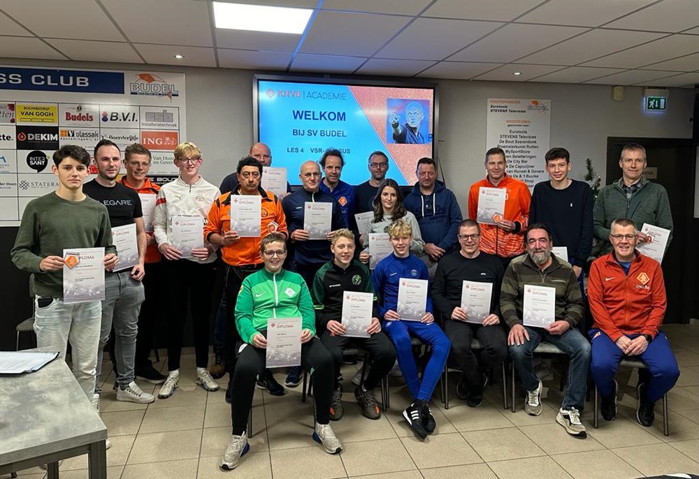 Twaalf nieuwe scheidsrechters voor sv Budel - Budel