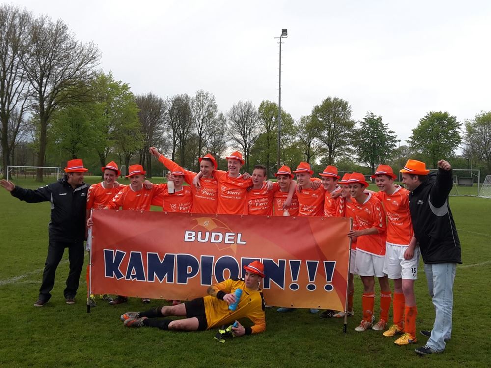 sv Budel B2 is kampioen in de 3e klasse 402 - Budel