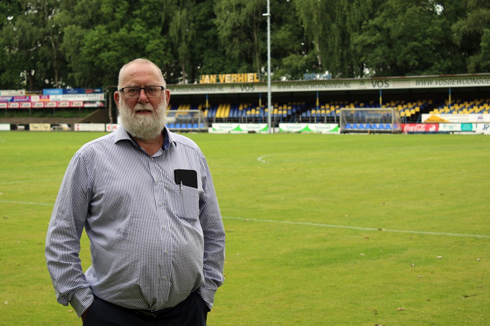 Clubheld Hennie Balvers draagt het stokje over - vvdesk.nl