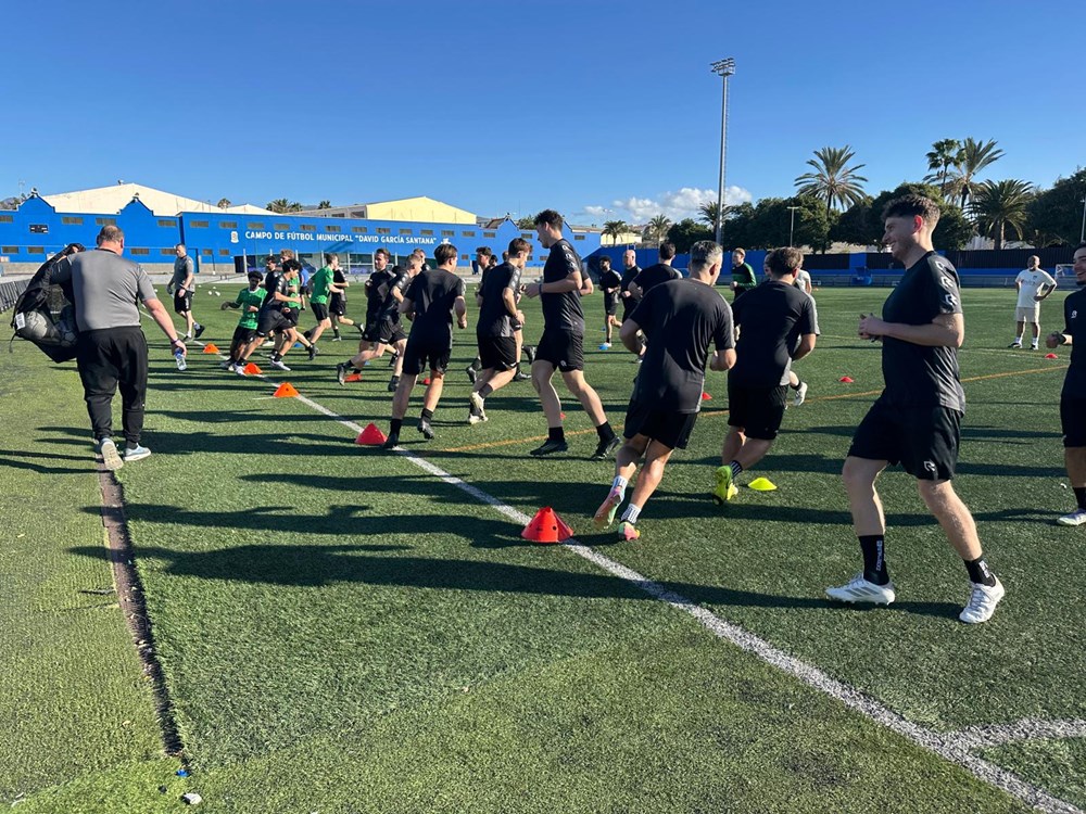 Bij 24 graden in blote bast op strand met bal aan je voeten - HSV DUNO