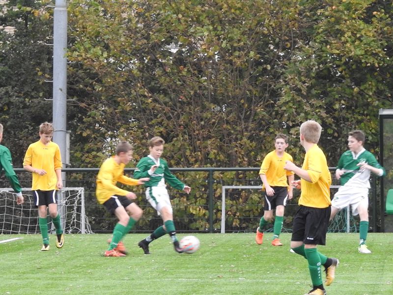 foto verslag Heerenveense Boys JO15-4 - DWP JO15-1 - vv DWP