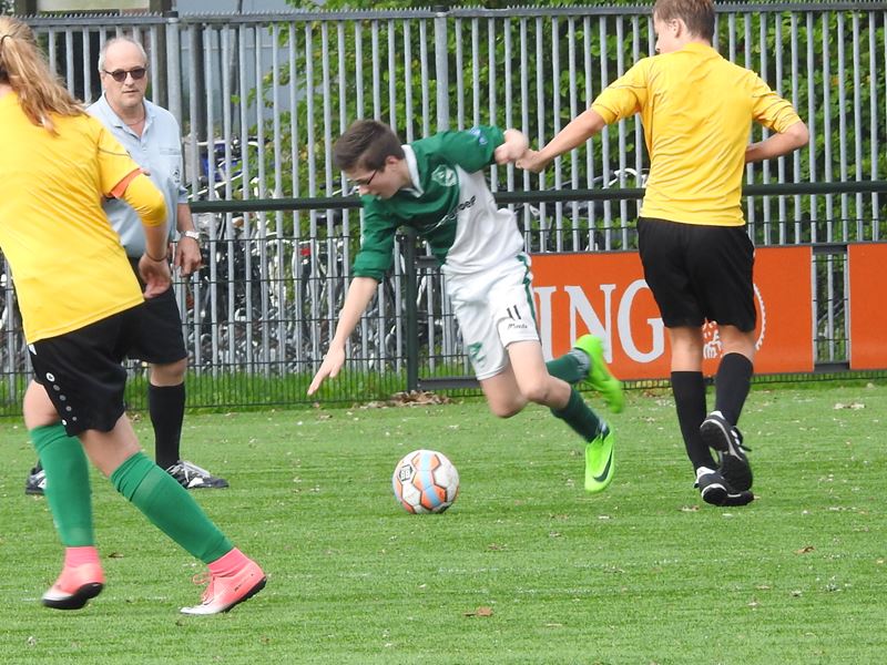 foto verslag Heerenveense Boys JO15-4 - DWP JO15-1 - vv DWP