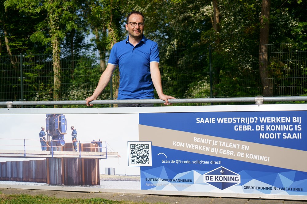 Nieuwe reclameborden Gebr. de Koning - vv Drechtstreek