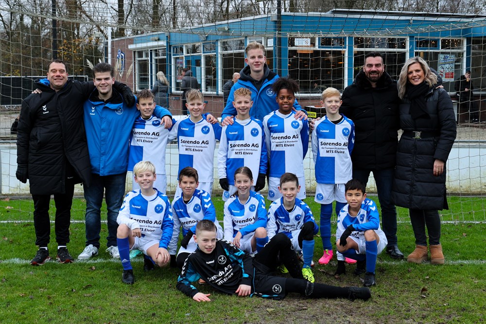 Nieuwe tenues voor JO12-2 - vv Drechtstreek