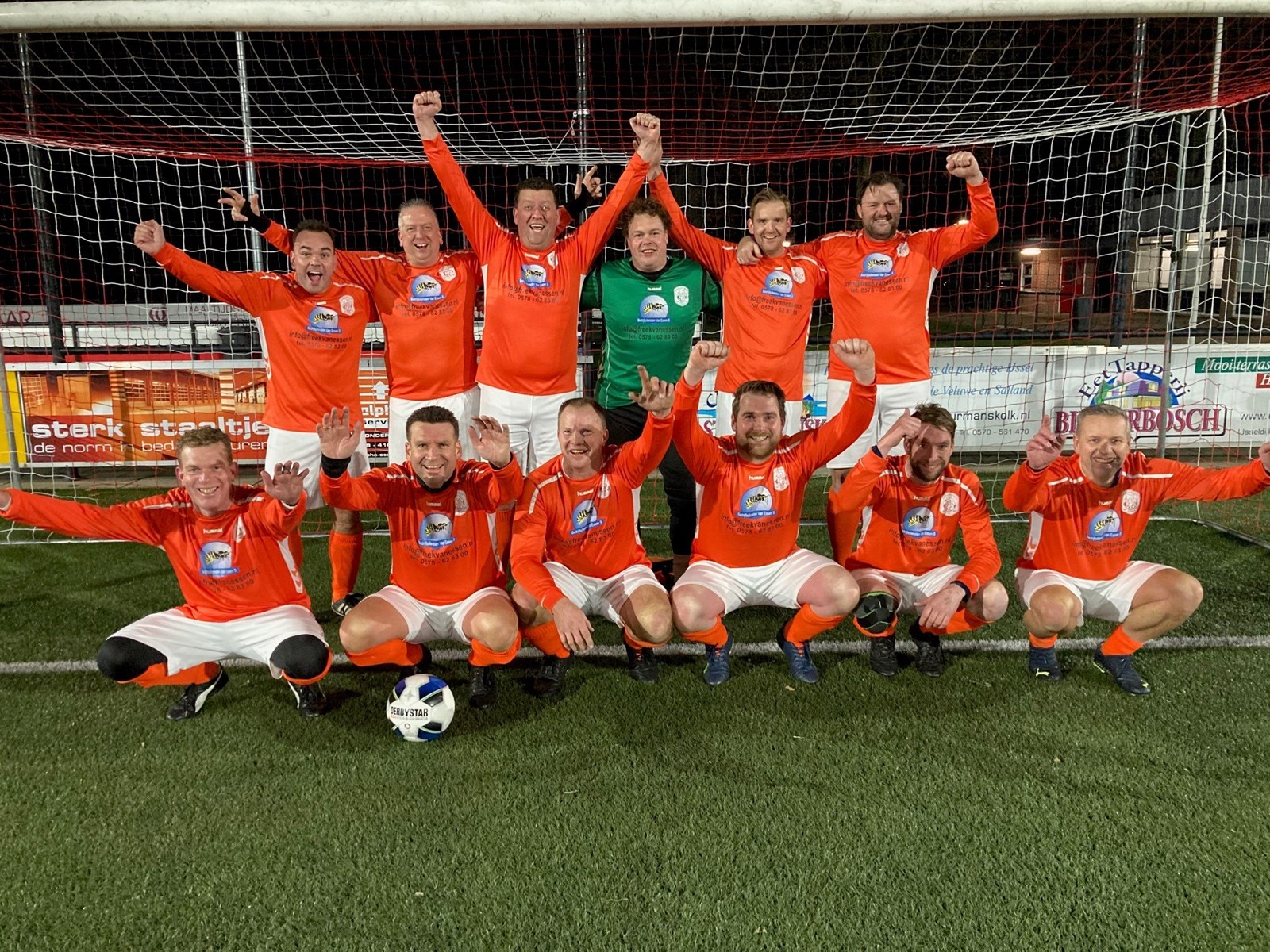 V.v. Emst 35+1 NAJAARSKAMPIOEN 1e klasse 01 - Emst
