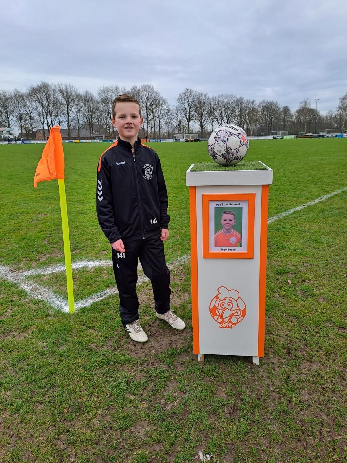 Tygo Boeve genoot van het zijn van de pupil van de week bij de met 2-1 ...