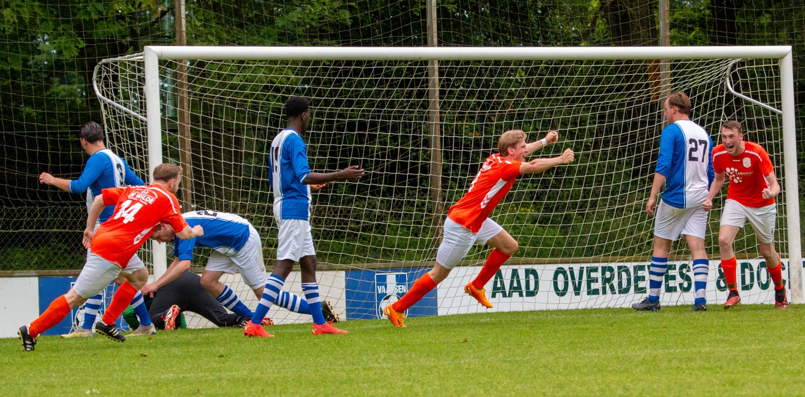 Supermooie fotoreportage van - sv Vaassen 1 - v.v. Emst 1 (2-4 ...