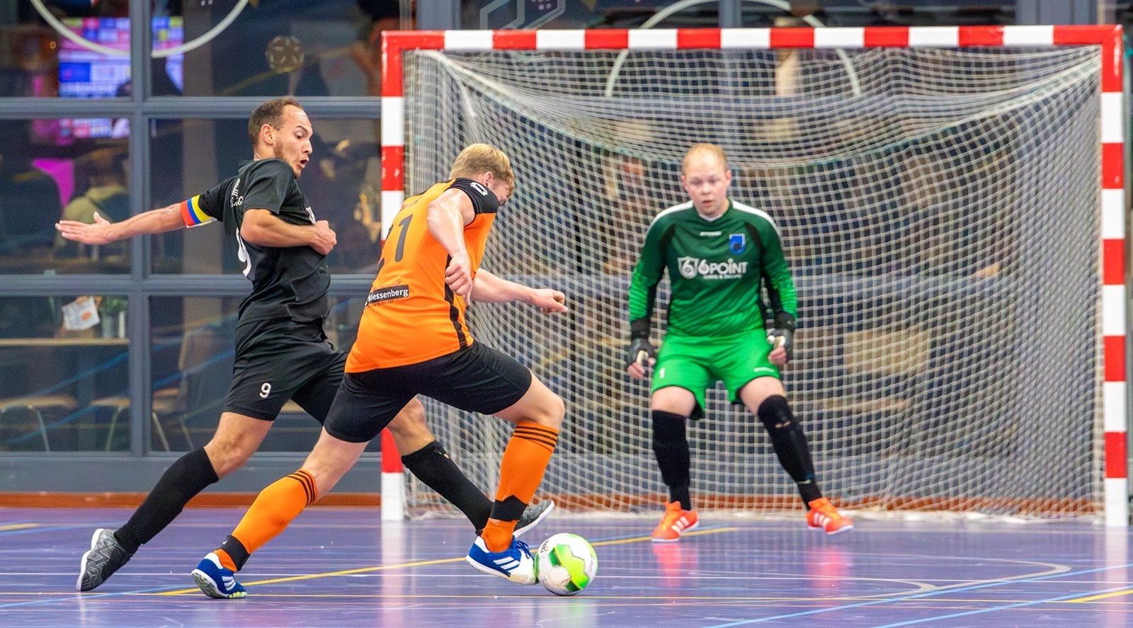 Mooie foto's gemaakt door Fred Rijckenberg van zaalvoetbalwedstrijd s.v ...