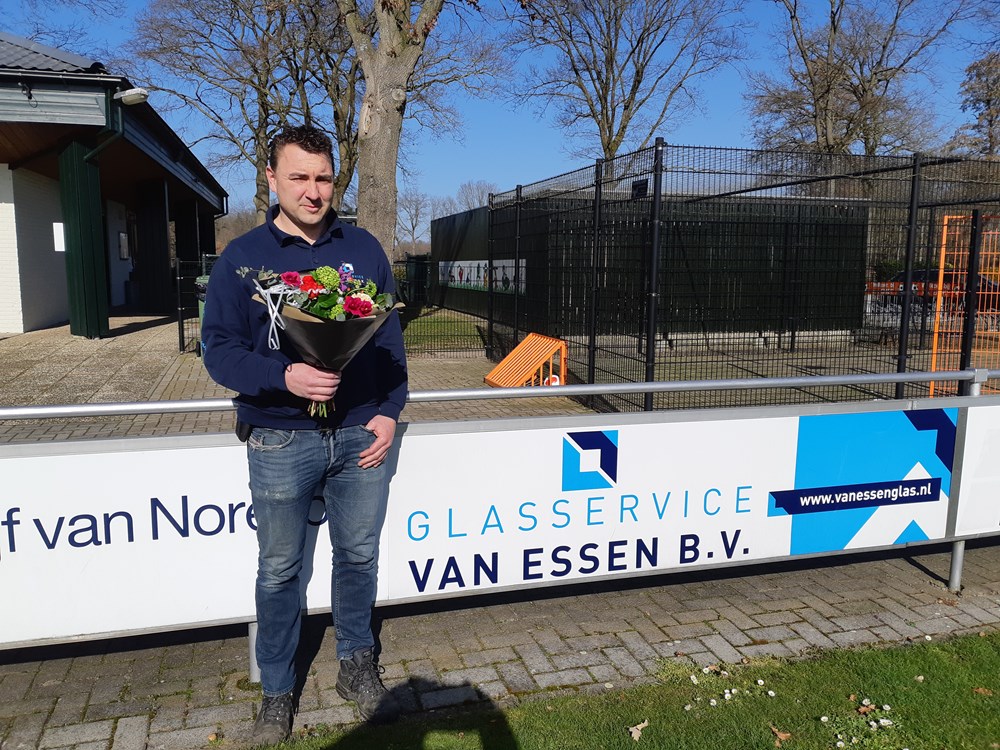 V.v. Emst sponsor in de SCHIJNWERPERS: ´Glasservice Adrian van Essen ...