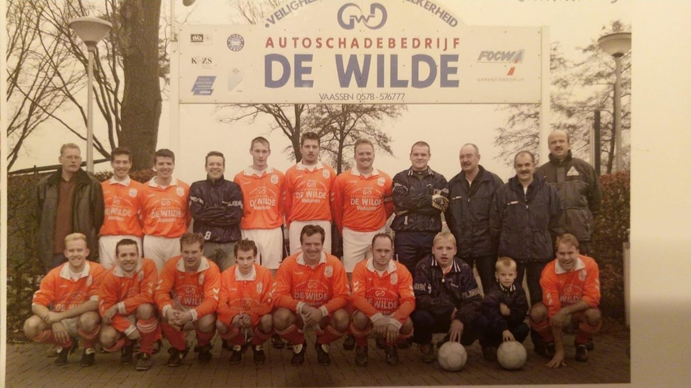 Nu op www.vvemst.nl de tweede aflevering van de v.v. Emst Oranje/Wit-hart Podcast met drie ...