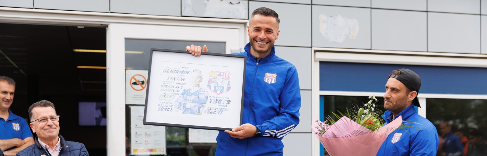 FC Suryoye dankt Marathon Man Benjamin Can voor 12 jaar, 200 duels, dik ...