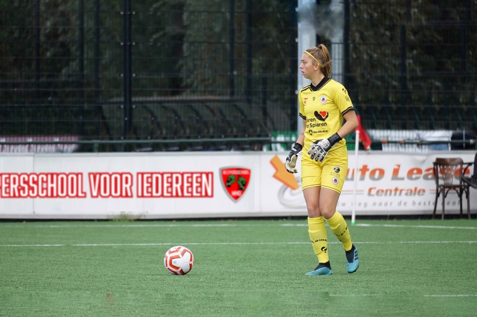 Isa Pothof gasttrainster bij MHD Keepersschool op FC Zoetermeer - FC ...