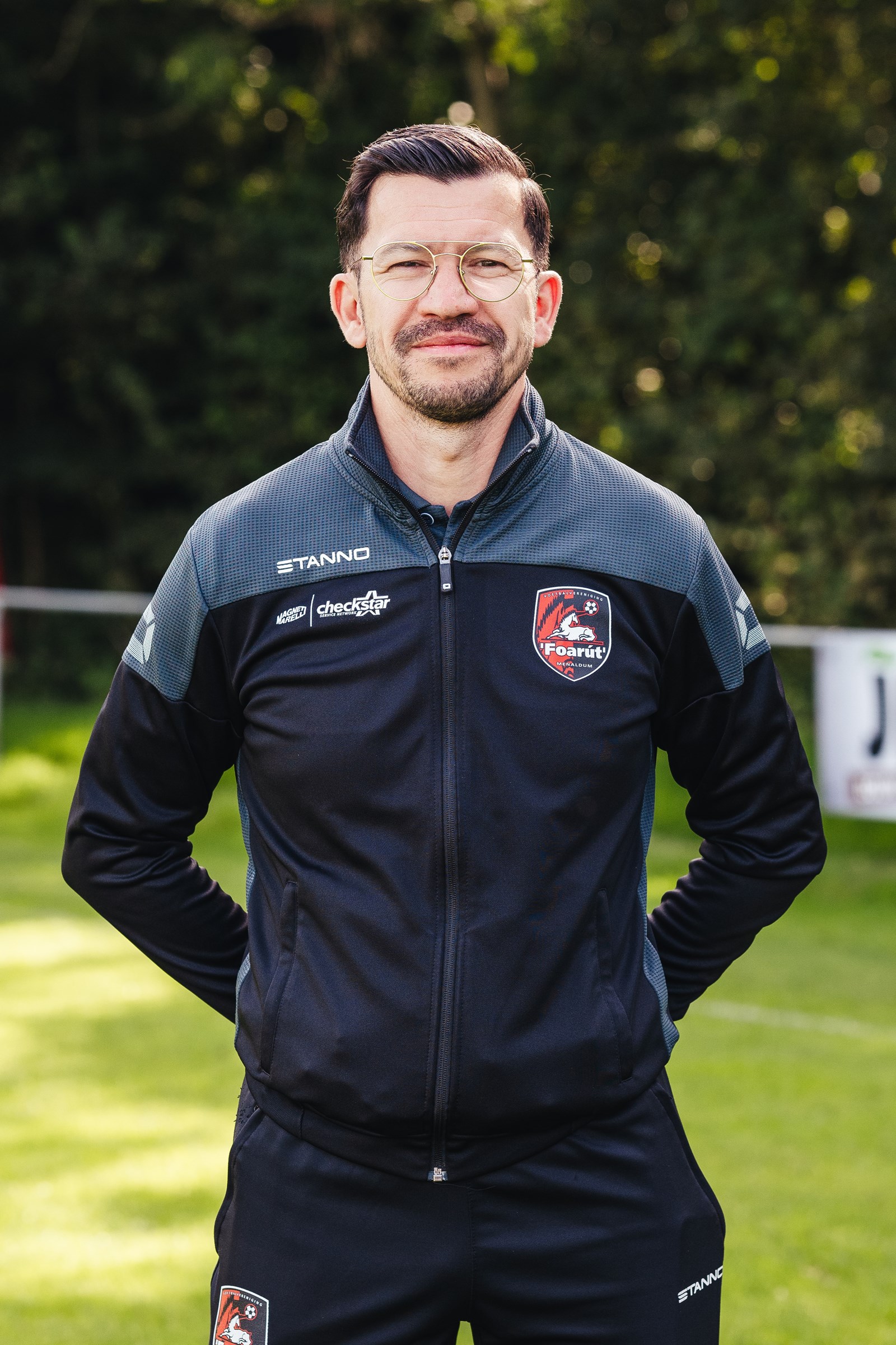 David Elmendorp en staf tekenen bij bij Foarút - www.foarut.nl