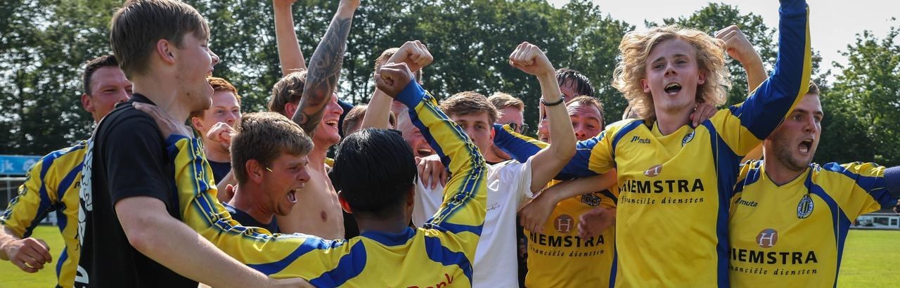 🟡🔵 Franeker promoveert naar derde klasse!!! - SC Franeker