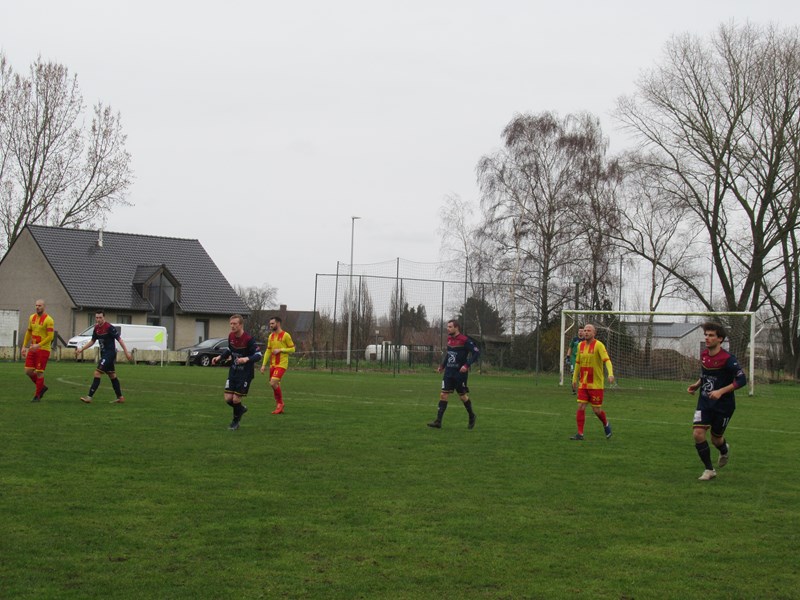 Duur bevochten zege bij nummer 3 door onverzettelijkheid van het hele team - KFC Gavere Asper