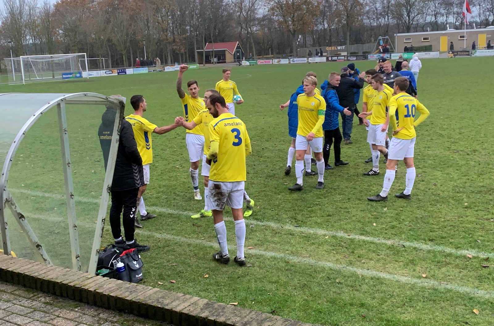 Halverwege seizoen al 22 spelers actief in eerste elftal - V.V. Geel ...