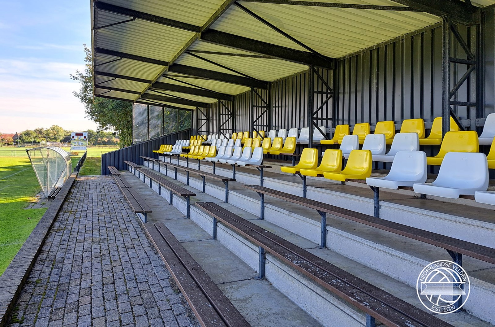 Tribune Geel Wit de mooiste van Friesland? - V.V. Geel Wit Ameland