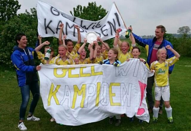 Geel Wit heeft er twee kampioenen bij - V.V. Geel Wit Ameland