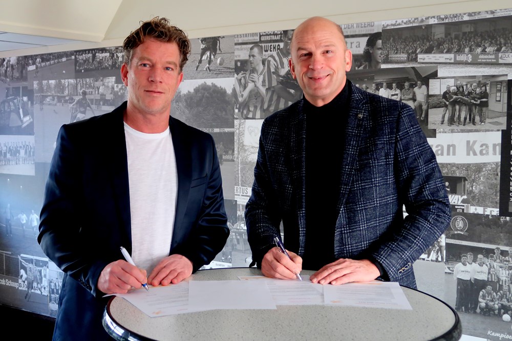 Hoofdtrainer Edwin van Nijen en assistent-trainer Jurrian van ...