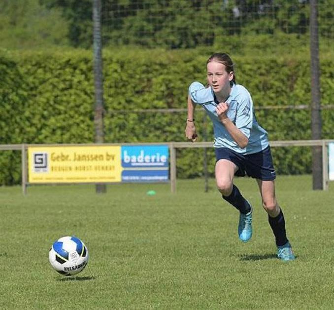 Noortje Bodden gaat haar voetbaldroom najagen in Duitsland - HBV Beers