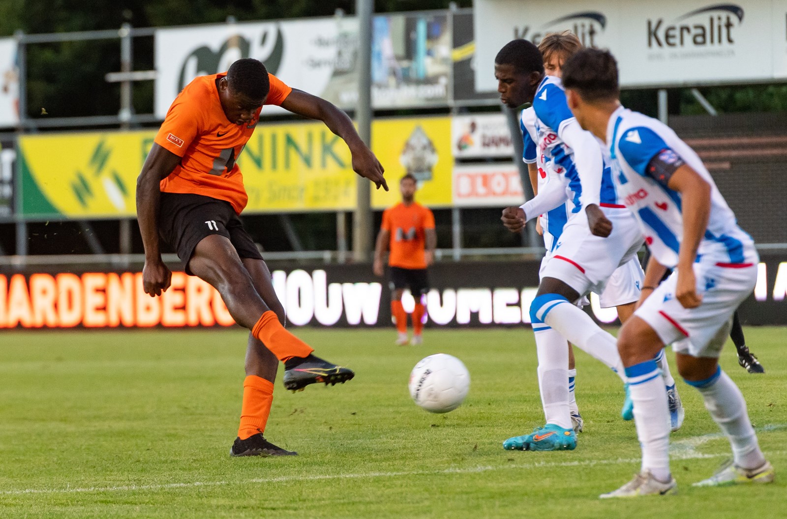 Mike Veenstra speelt hoofdrol in winst tegen SC Heerenveen O21 - HHC Hardenberg