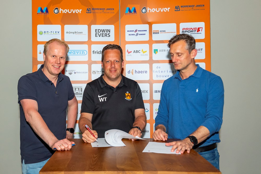 Trainers selectieteams seizoen 2024 - 2025 tekenen contracten - HHC ...