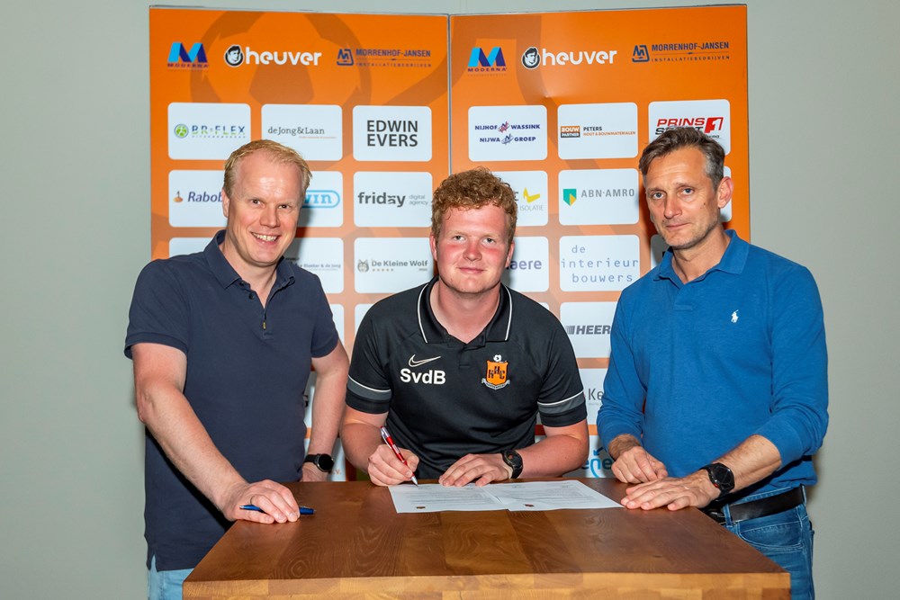 Trainers selectieteams seizoen 2024 - 2025 tekenen contracten - HHC ...