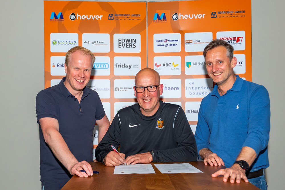 Trainers selectieteams seizoen 2024 - 2025 tekenen contracten - HHC ...