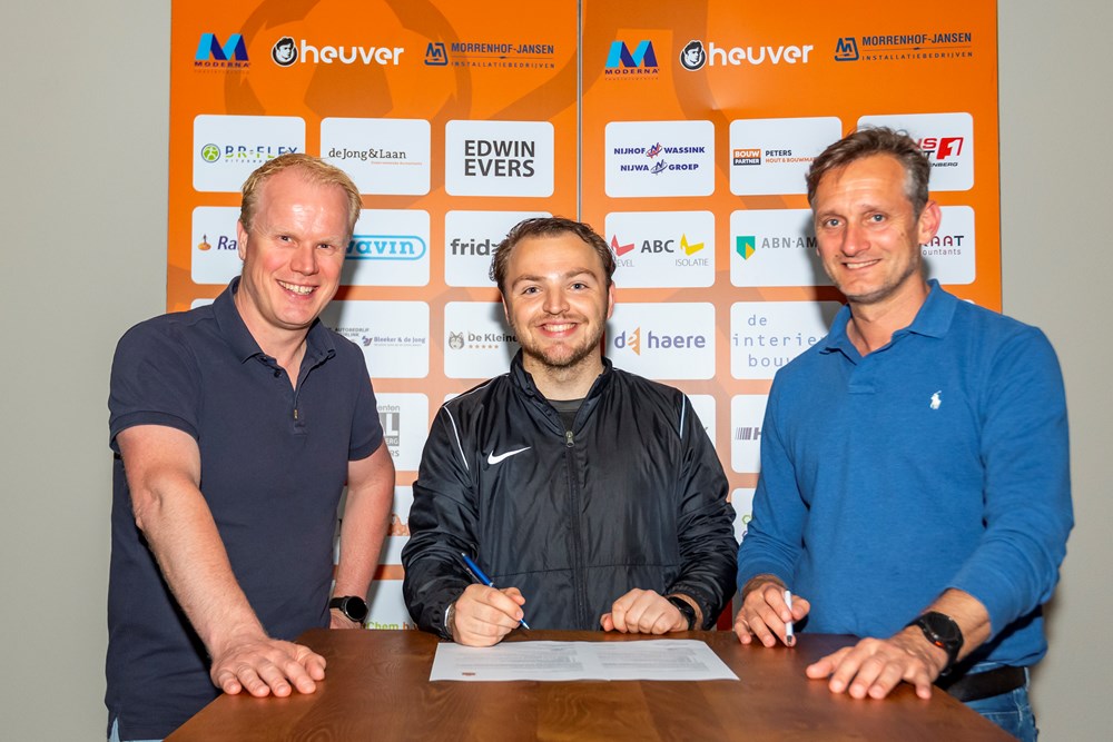 Trainers selectieteams seizoen 2024 - 2025 tekenen contracten - HHC ...