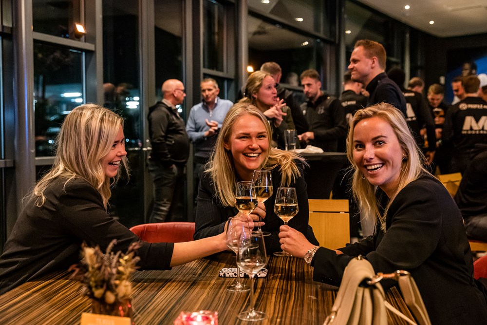 Bekijk hier de foto's van de sponsoravond 2024 - HHC Hardenberg