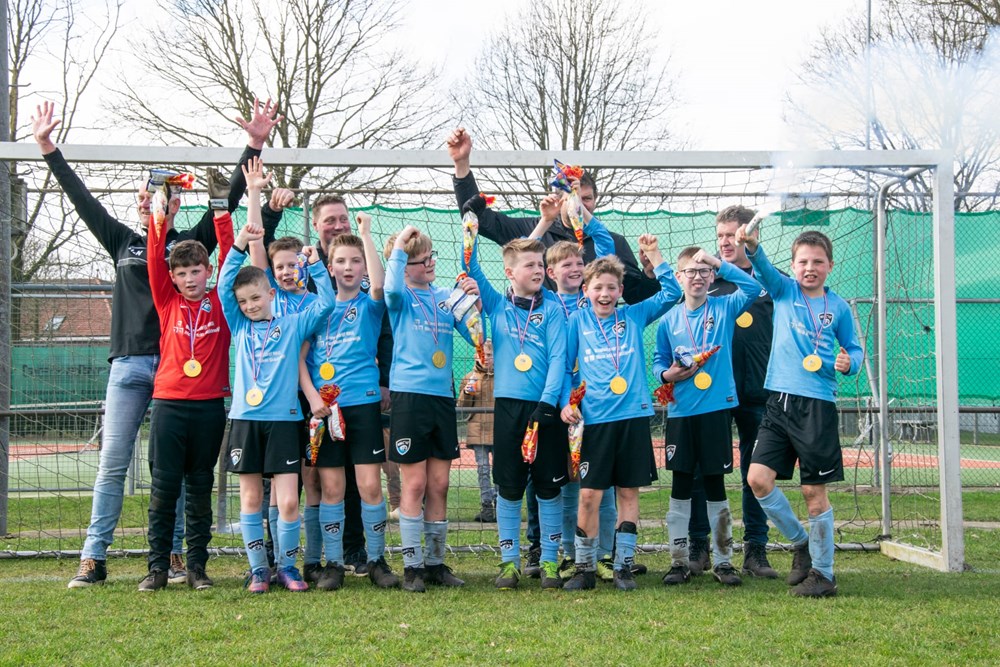 HMC’17 JO11-1 ongeslagen kampioen! - www.hmc17.nl