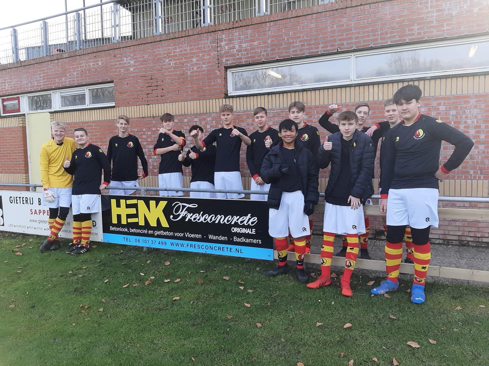 Henk Fresconcrete Originale voor 3 jaar bordsponsor HSC! - vv HSC