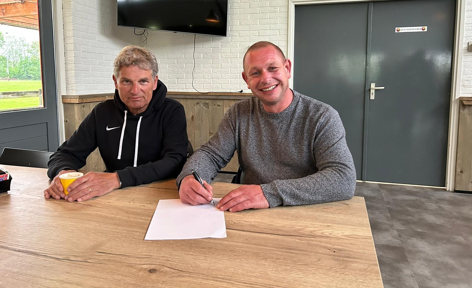 Vishandel Keeman & Zn. voor 3 jaar bordsponsor HSC! - vv HSC