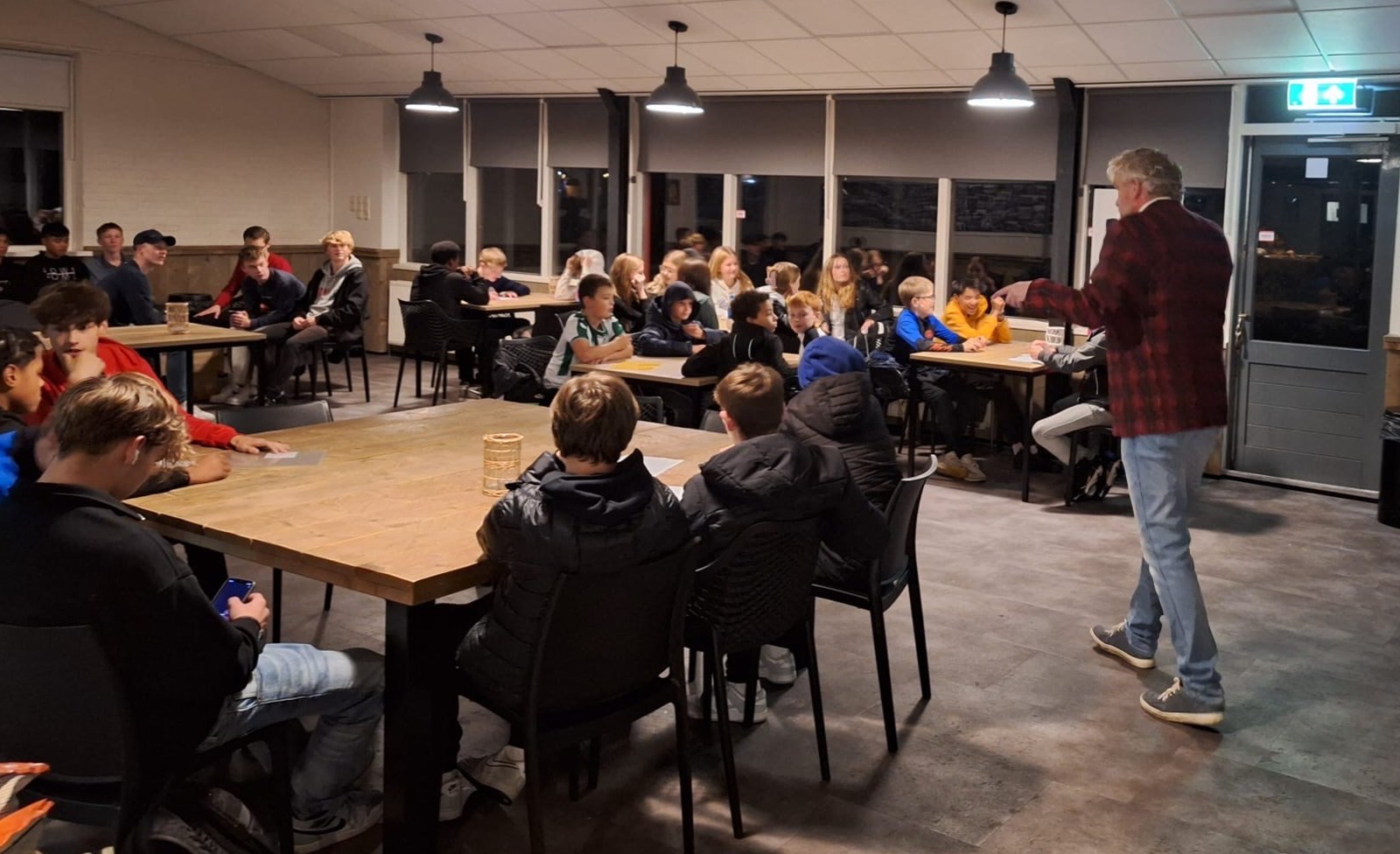 Geslaagde en gezellige pubquiz voor JO13 t/m JO17! - vv HSC