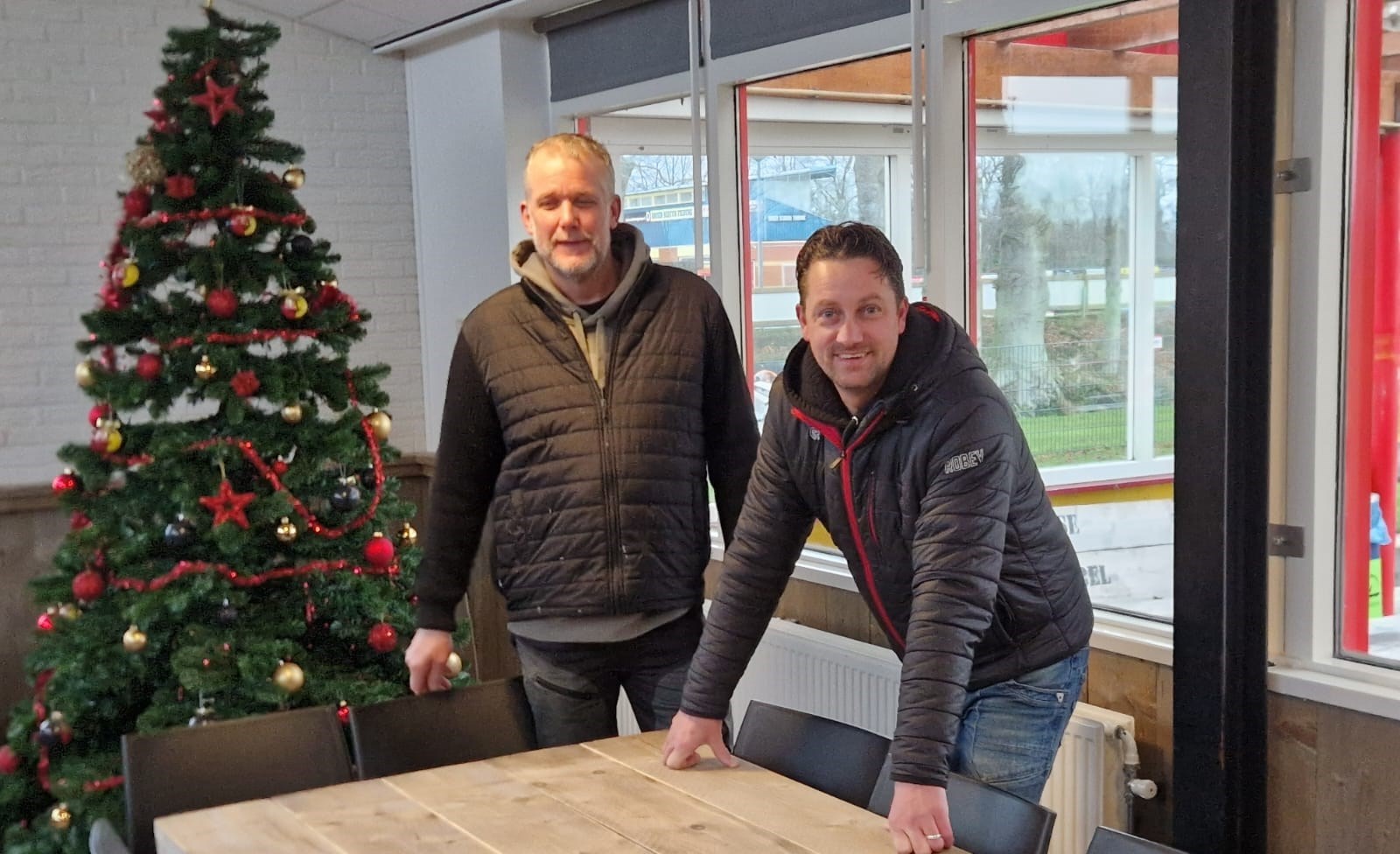 Nieuwe stamtafel in het clubhuis. - vv HSC