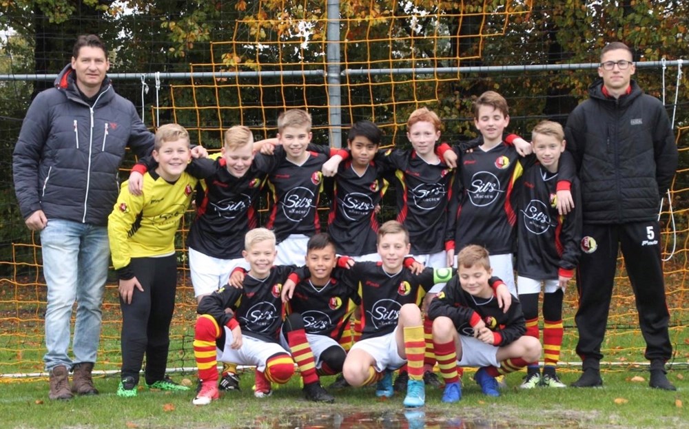 Sil’s Haircrew steekt JO13-1 in nieuw tenue! - vv HSC
